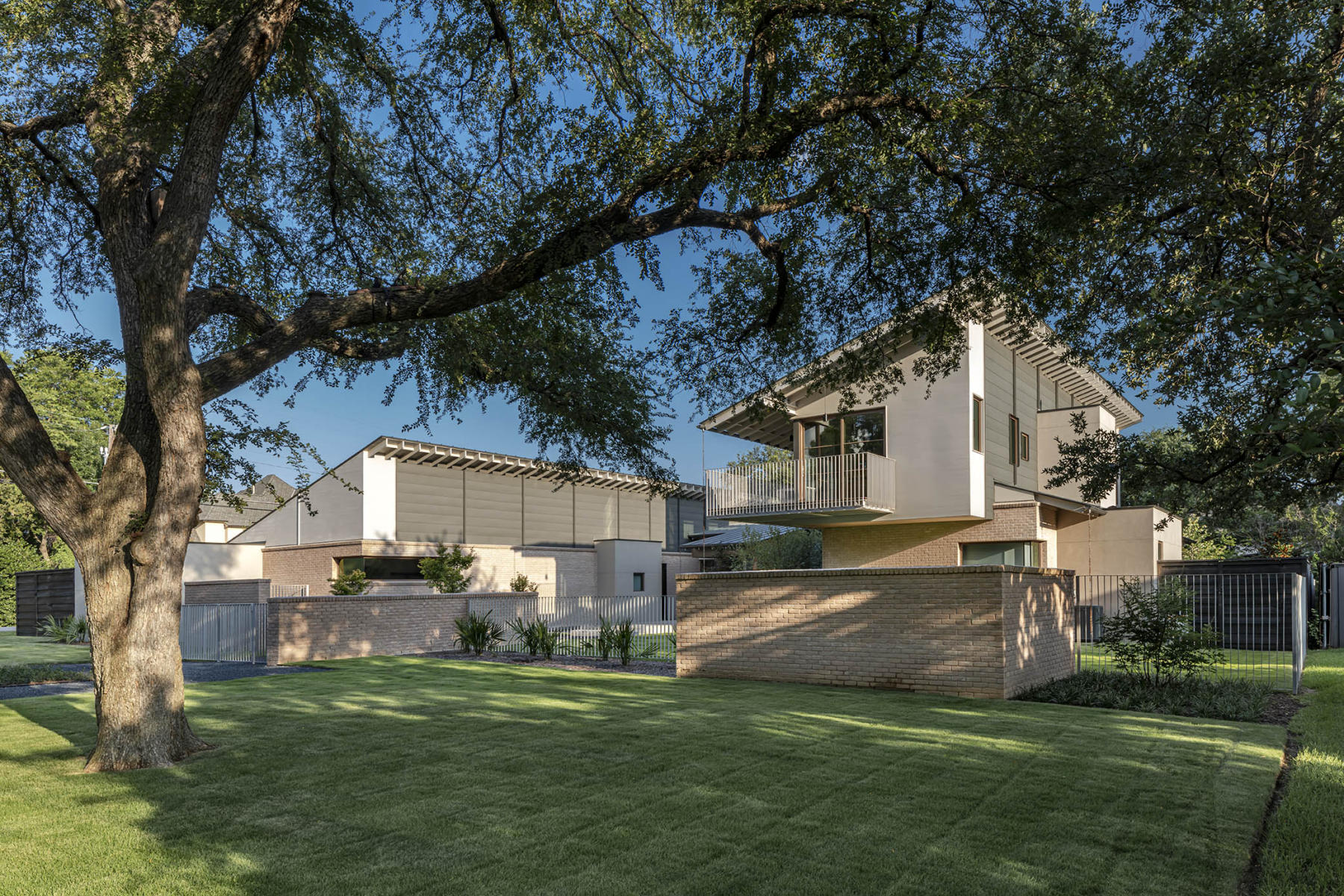 Falls Road | Charles Davis Smith - FAIA | Photographer